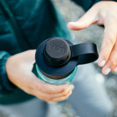 YETI Yonder™ 750 mL / 25 oz Plastic Water Bottle w/ Tether Cap